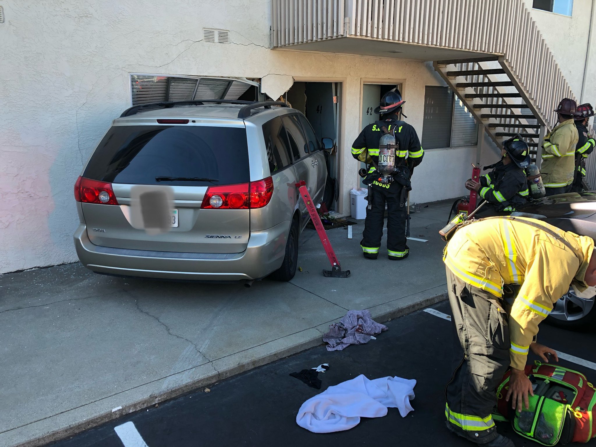 Suv Crashes Into San Luis Obispo Apartment Injuring Occupant