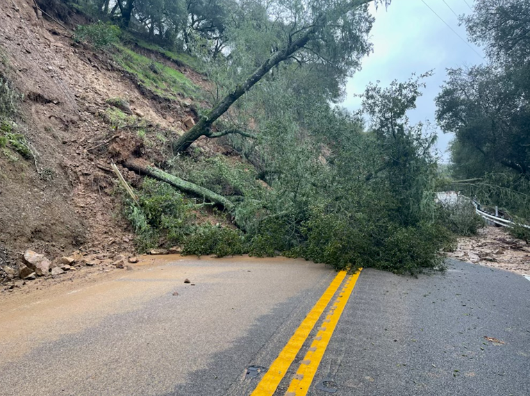 Mudslide, downed trees close Highway 41 in Atascadero Mudslide, downed trees close Highway 41 in Atascadero