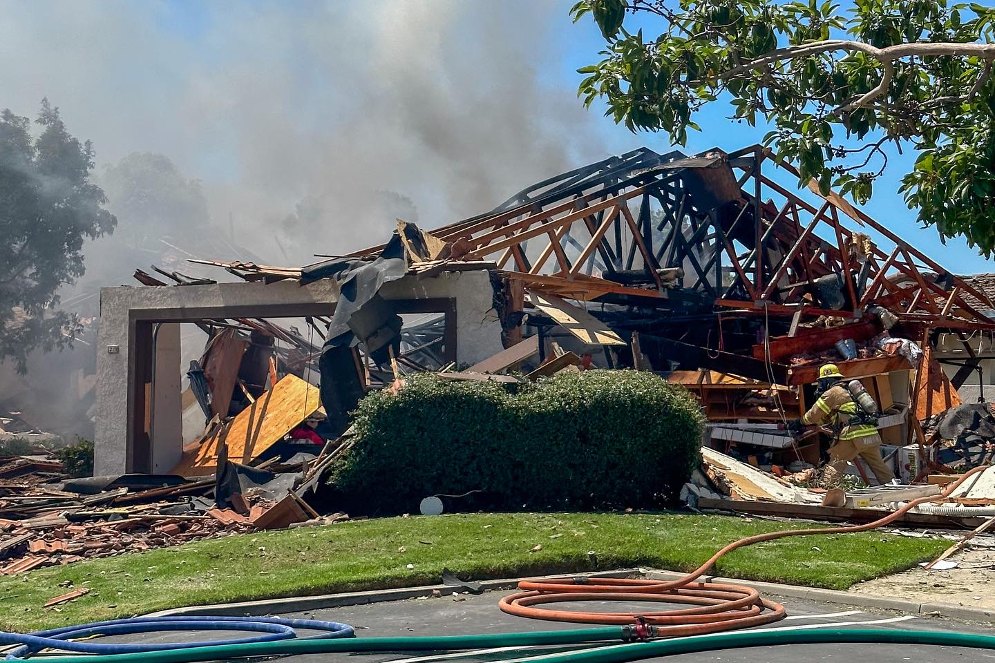 Open natural gas outlet caused Santa Maria house explosion