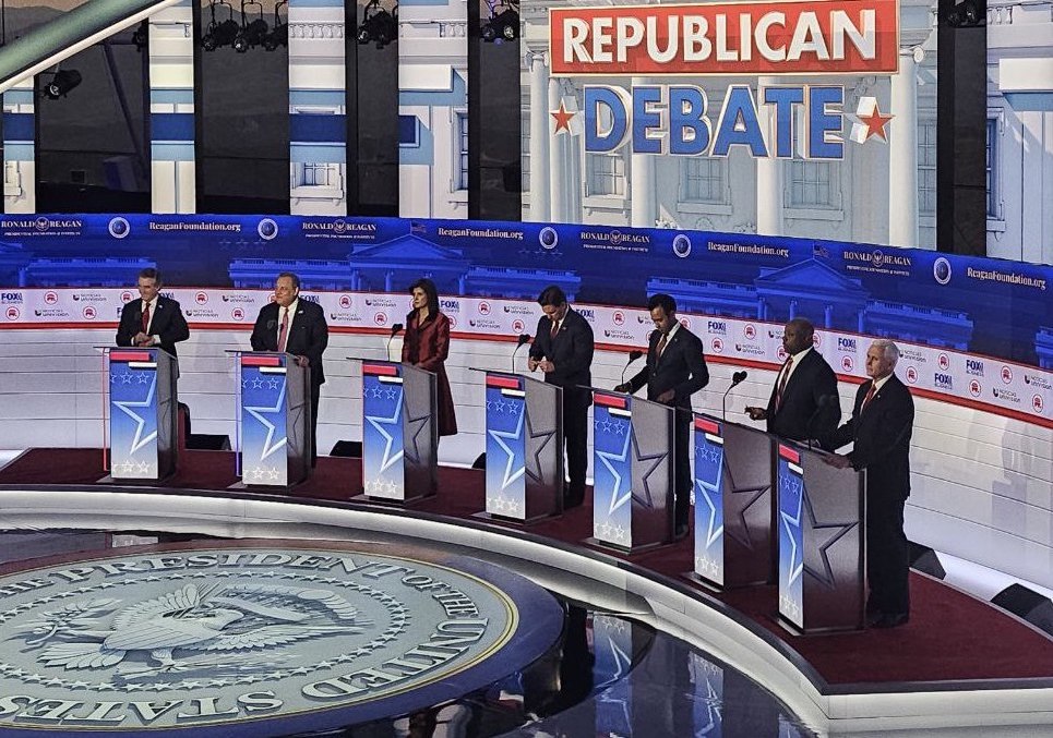 Newsom present, Trump absent at California GOP presidential debate