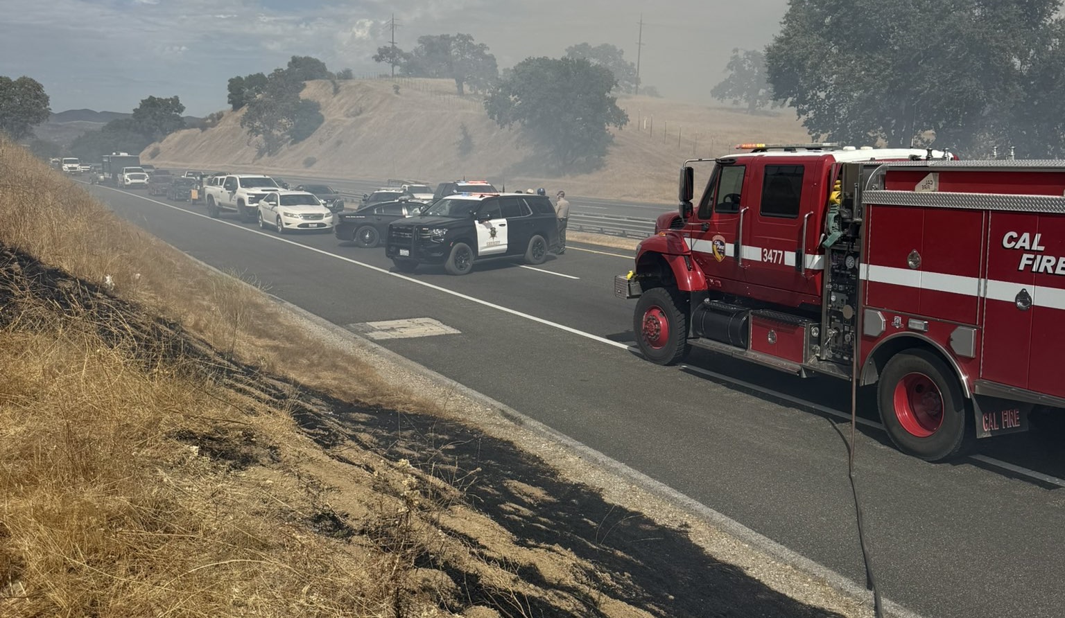 Fire along Highway 101 backs up traffic from Santa Margarita to Atascadero